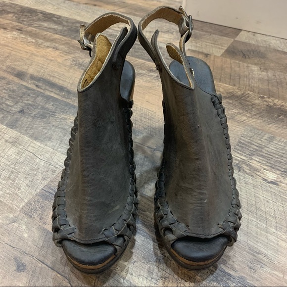 Very Volatile | Shoes | Very Volatile Absolute Slingback Wooden Wedge ...